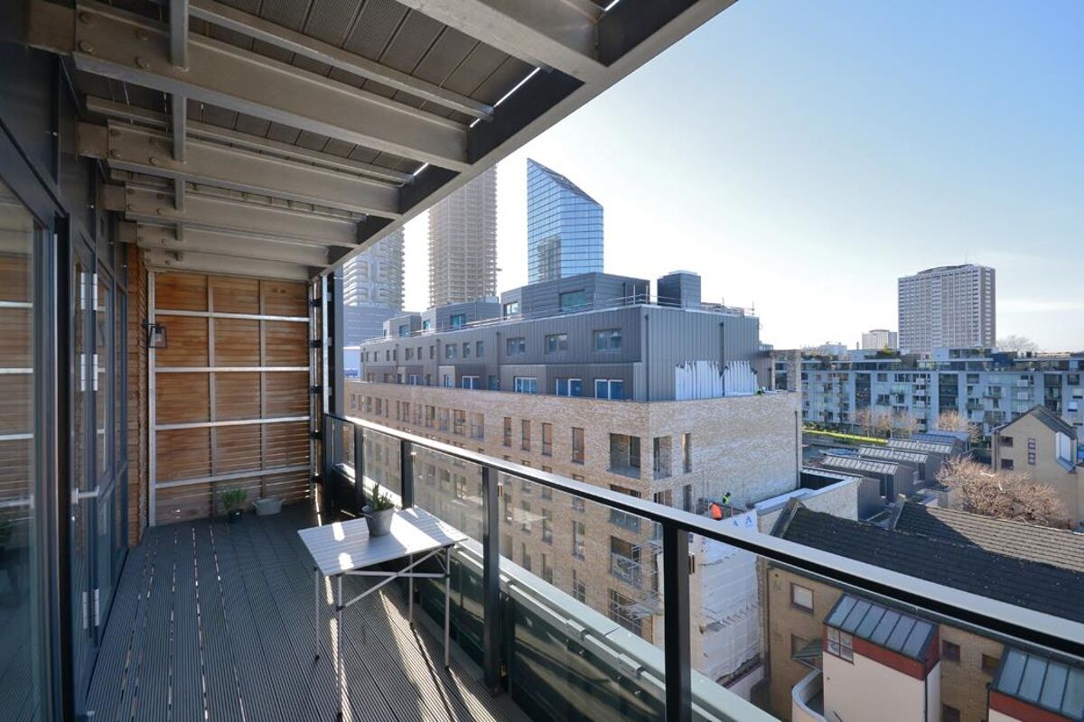 flat for sale in The Merchant Building, 38 Wharf Road, Islington, London, N1 - isl012170319 ...