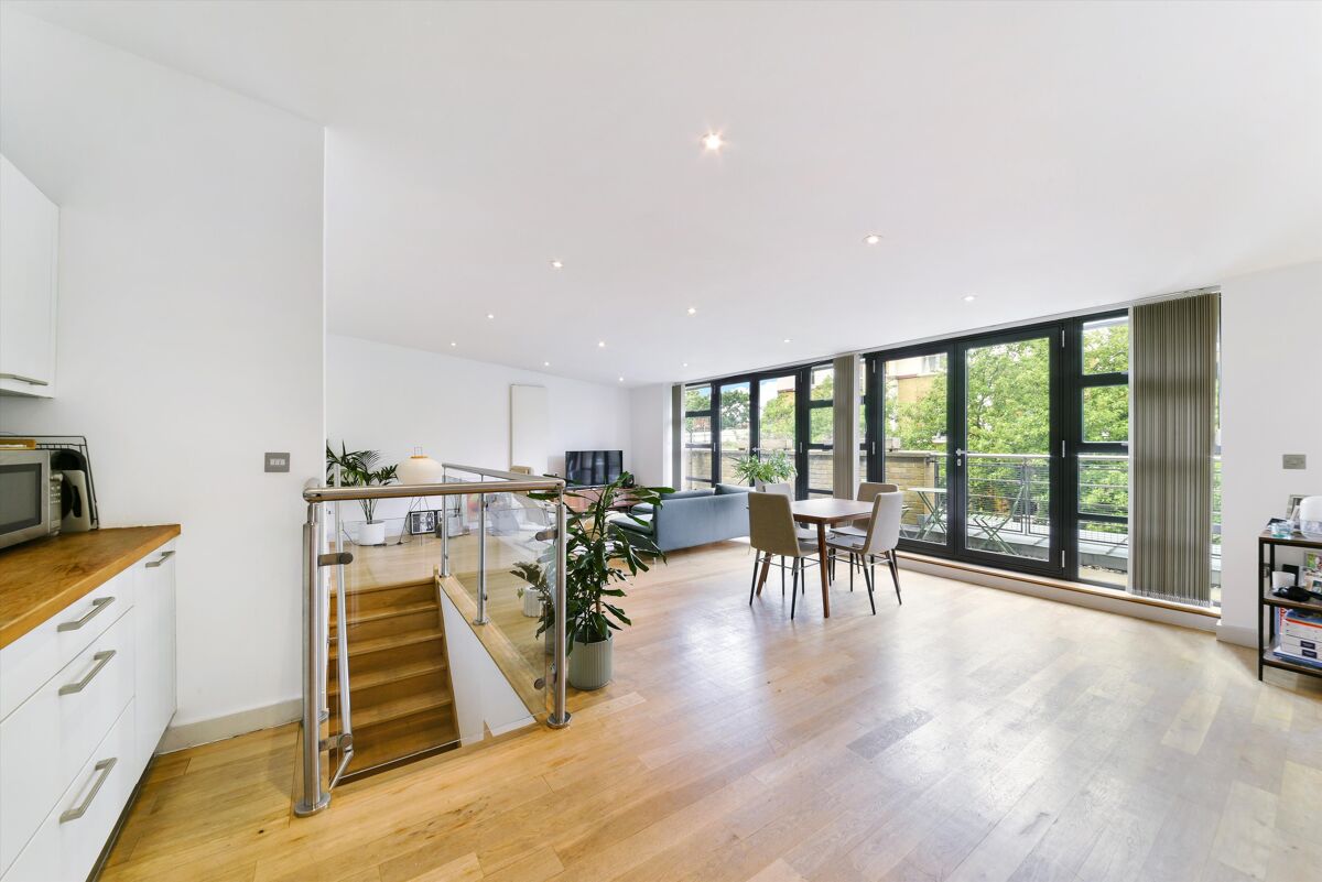 flat to rent in Bouton Place, Waterloo Terrace, Islington N1 ...