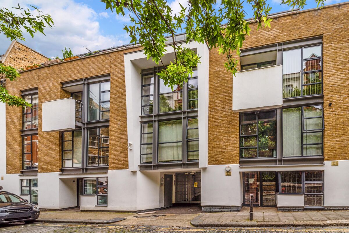 flat to rent in Bouton Place, Waterloo Terrace, Islington N1 ...