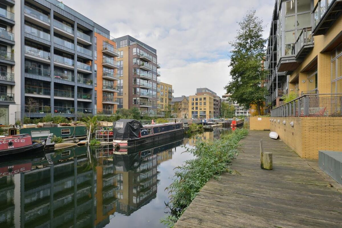 flat to rent in Kingsland Road, London, E8 - ISQ012474353 | Knight Frank