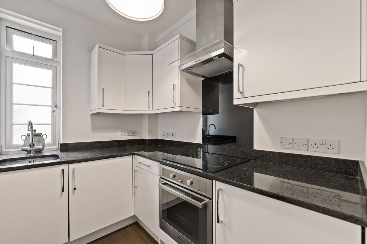 Flat To Rent In Chatsworth Court Pembroke Road London W8