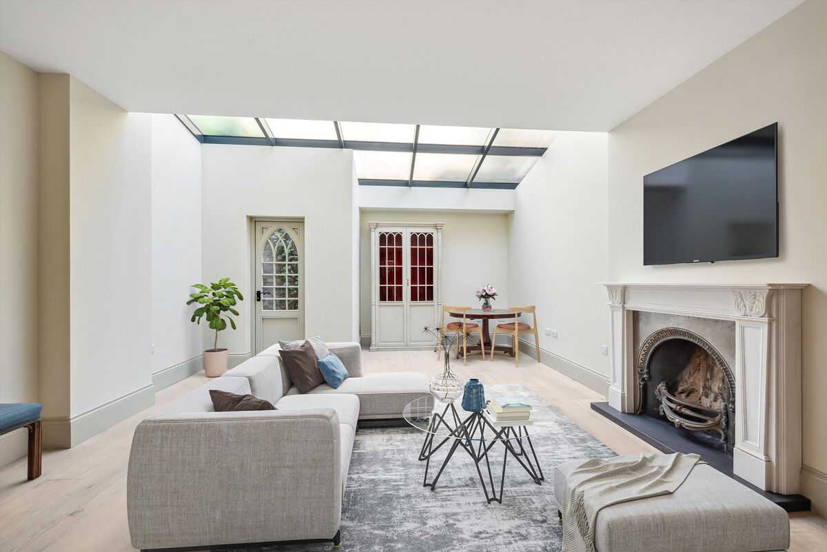 institutional to rent in Smith Street, London, SW3 - KNQ012332000 ...