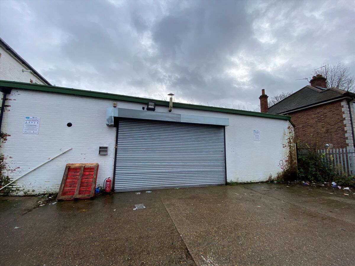 Industrial/Distribution to rent in 128 Boston Road, Hanwell, London, W7 ...