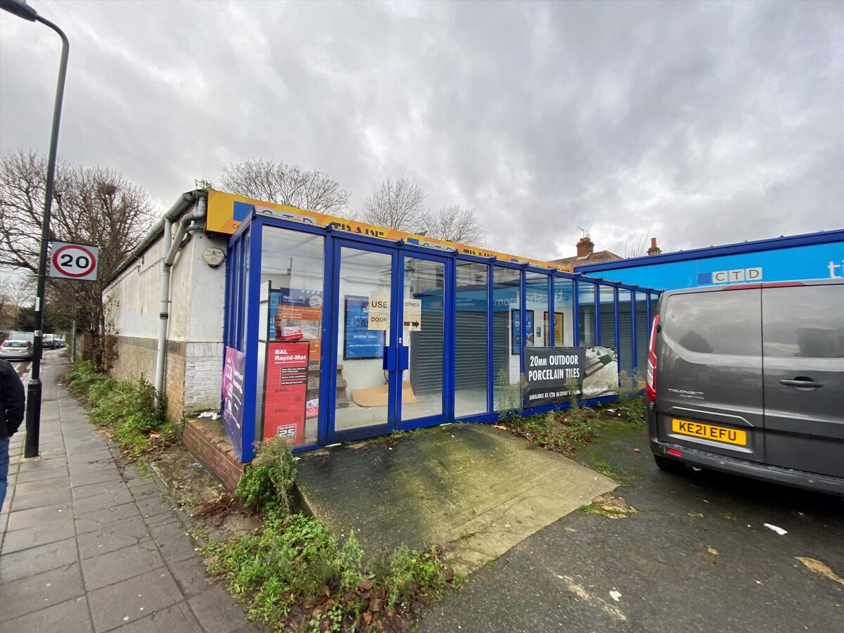Industrial/Distribution to rent in 128 Boston Road, Hanwell, London, W7 ...