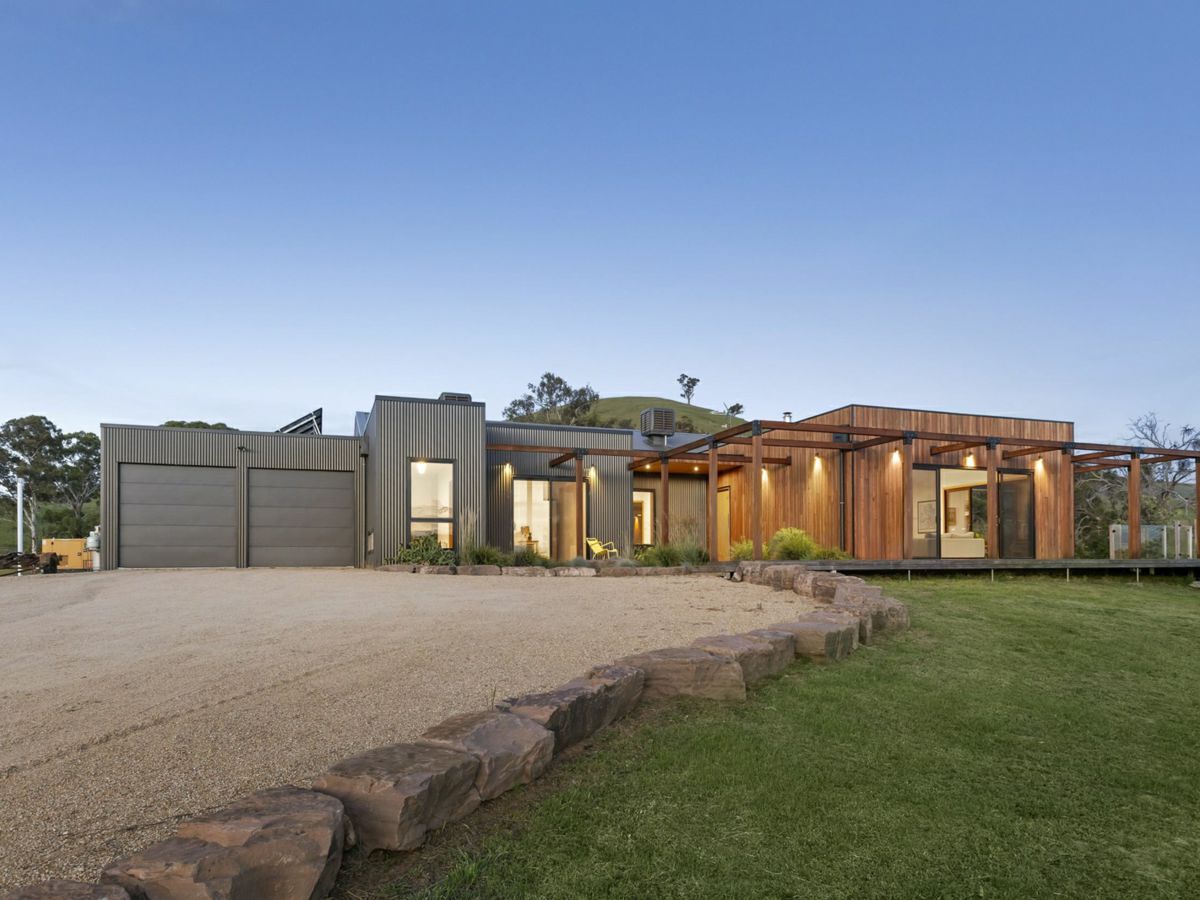 farmhouse for sale in 606 Monkey Gully Road, MANSFIELD - mcg121p1325 ...