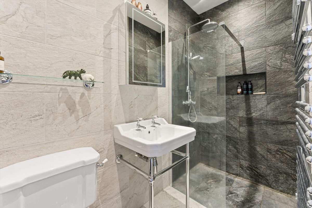 Flat To Rent In Loftus Road Shepherds Bush London W12 Nhq012125203