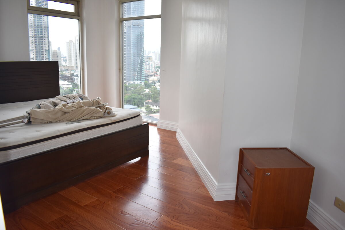 Pand te koop - Salcedo Park, 121 H.V. De la Costa St.,Salcedo Village ...