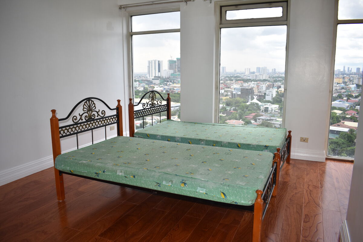 condominium to rent in Salcedo Park, 121 H.V Dela Costa Street Salcedo ...