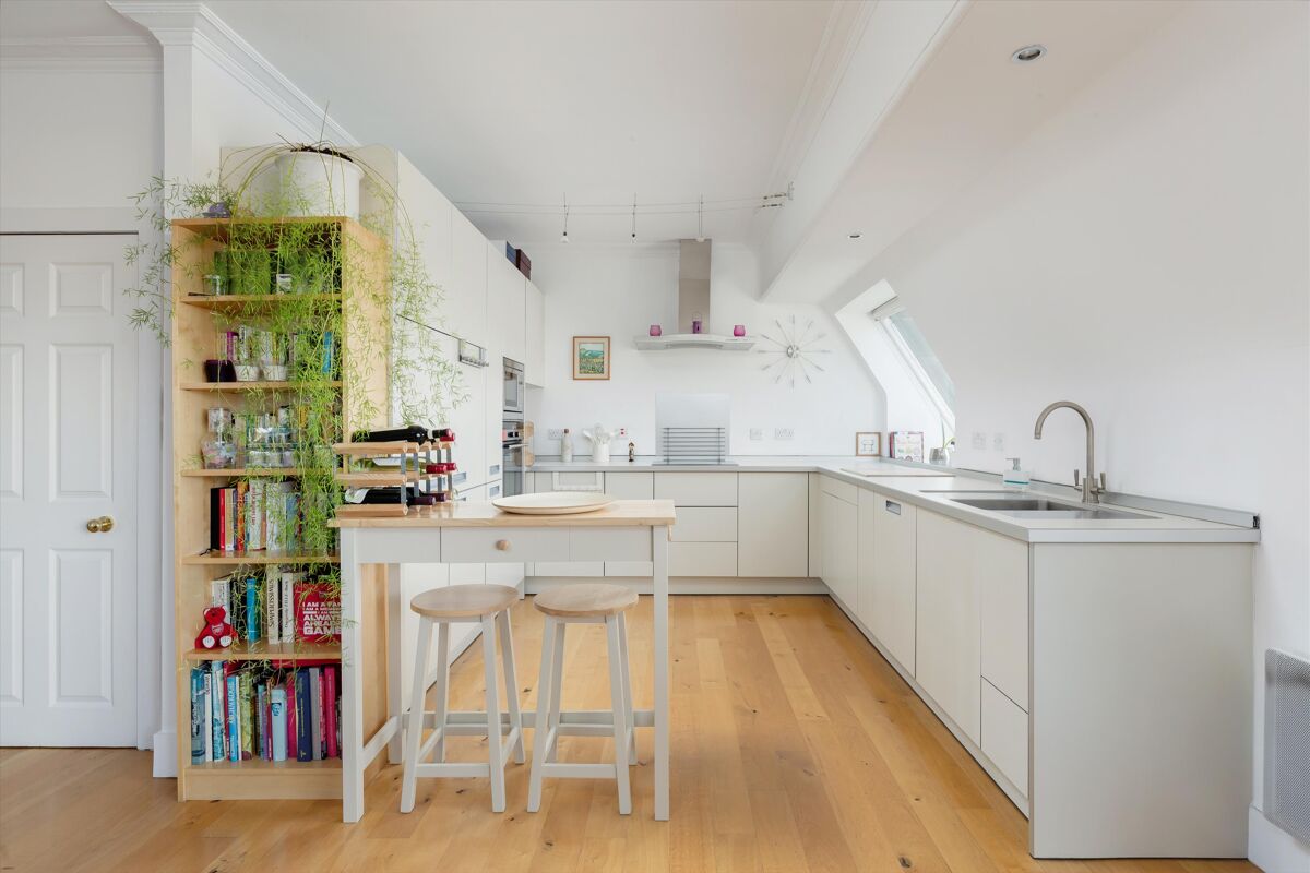 flat for sale in North Bridge, Edinburgh, EH1 - pod012106799 | Knight Frank