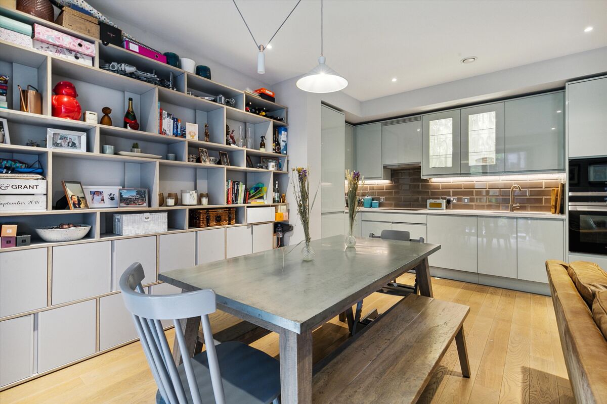 flat for sale in Dray House, Ram Quarter, Wandsworth, SW18 ...