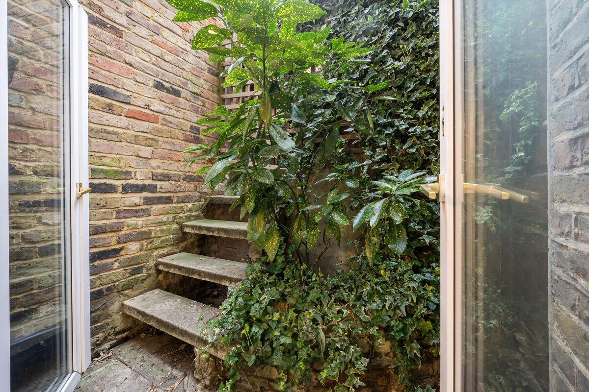 house to rent in Langton Street, London, SW10. - pod012344068 | Knight ...