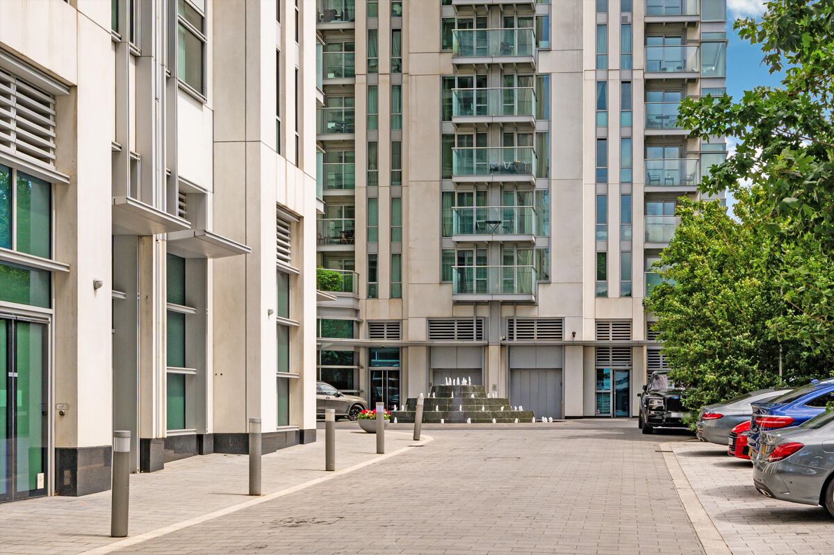 flat to rent in Pan Peninsula Square, London, E14. - pod012466141 ...
