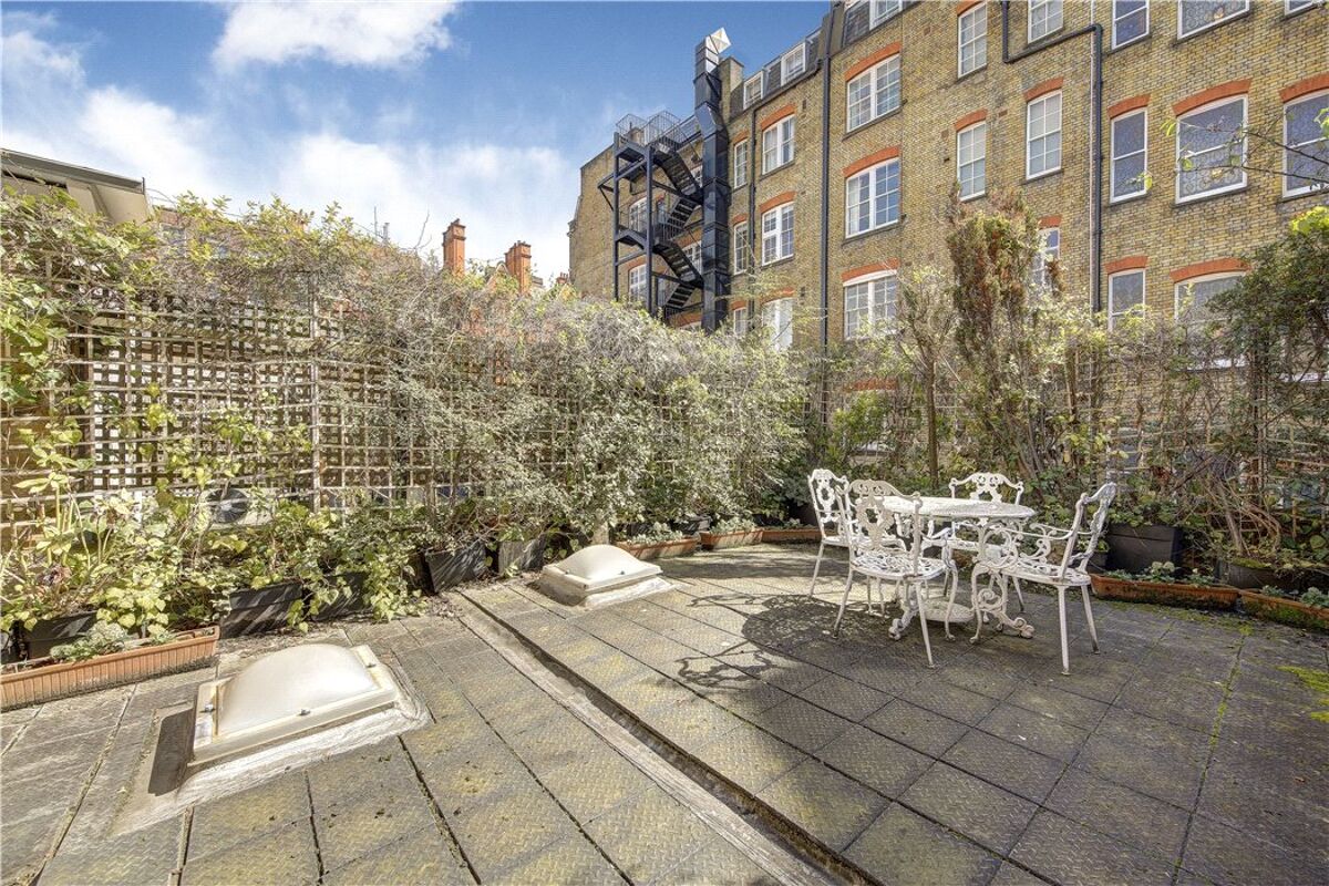 house for sale in Mount Row, London, W1K - pod180316 | Knight Frank