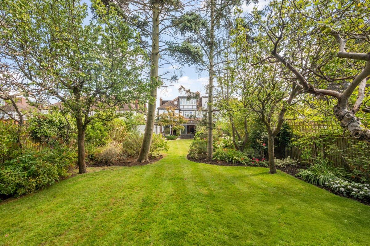 house for sale in Alverstone Road, London NW2 - qpk012696495 | Knight ...