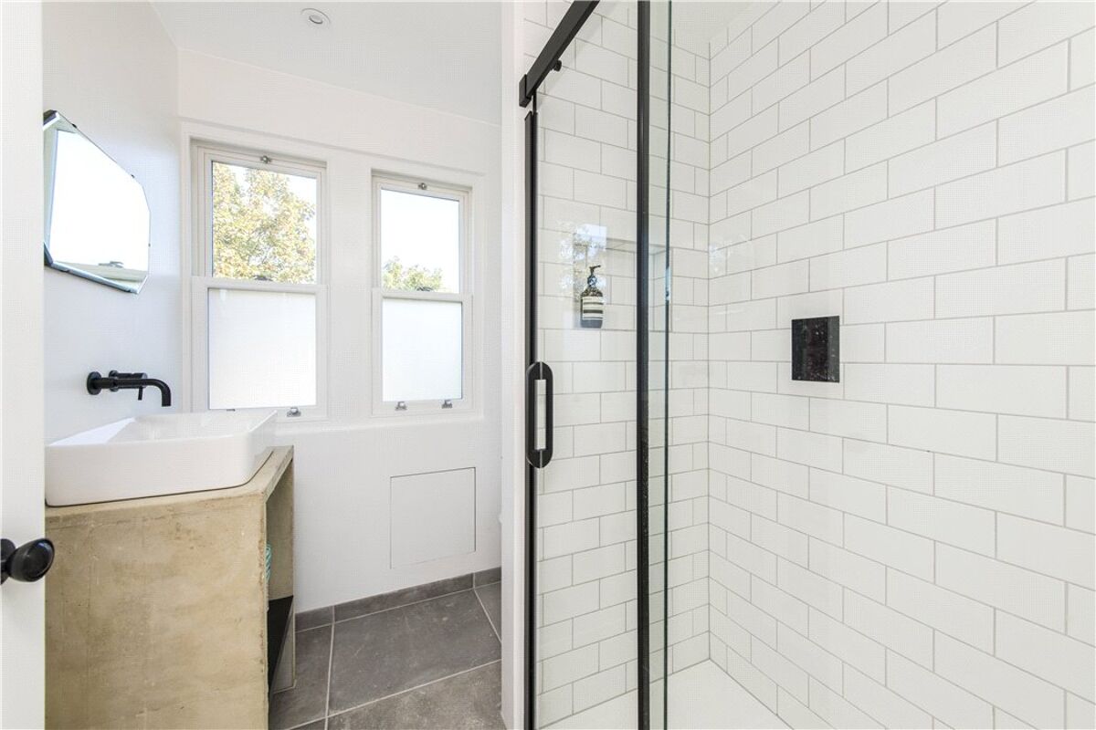 house for sale in Leghorn Road, Kensal Green, London, NW10 - qpk190135 ...