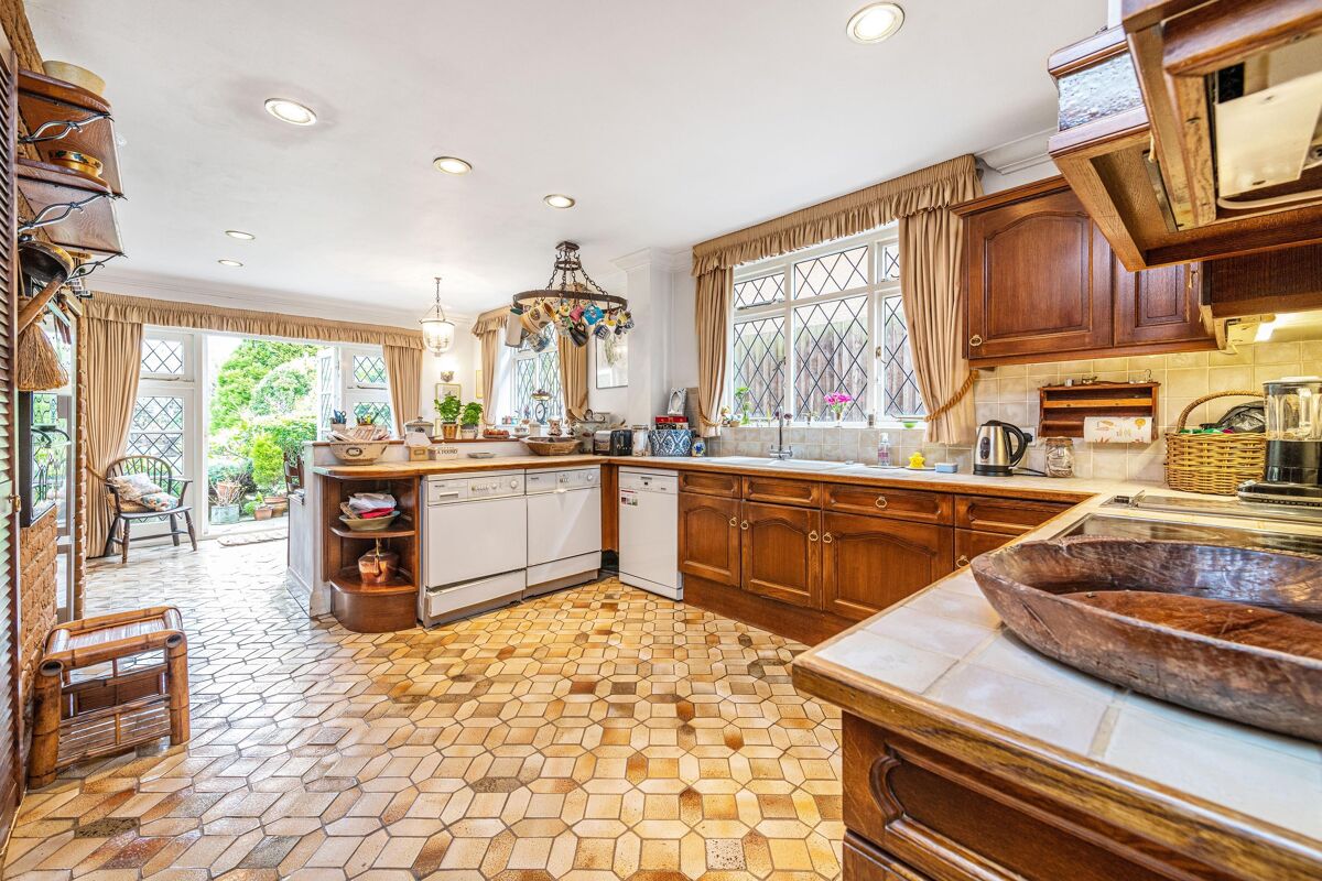 house for sale in Sheen Common Drive, Richmond, TW10 - rch012133803 ...