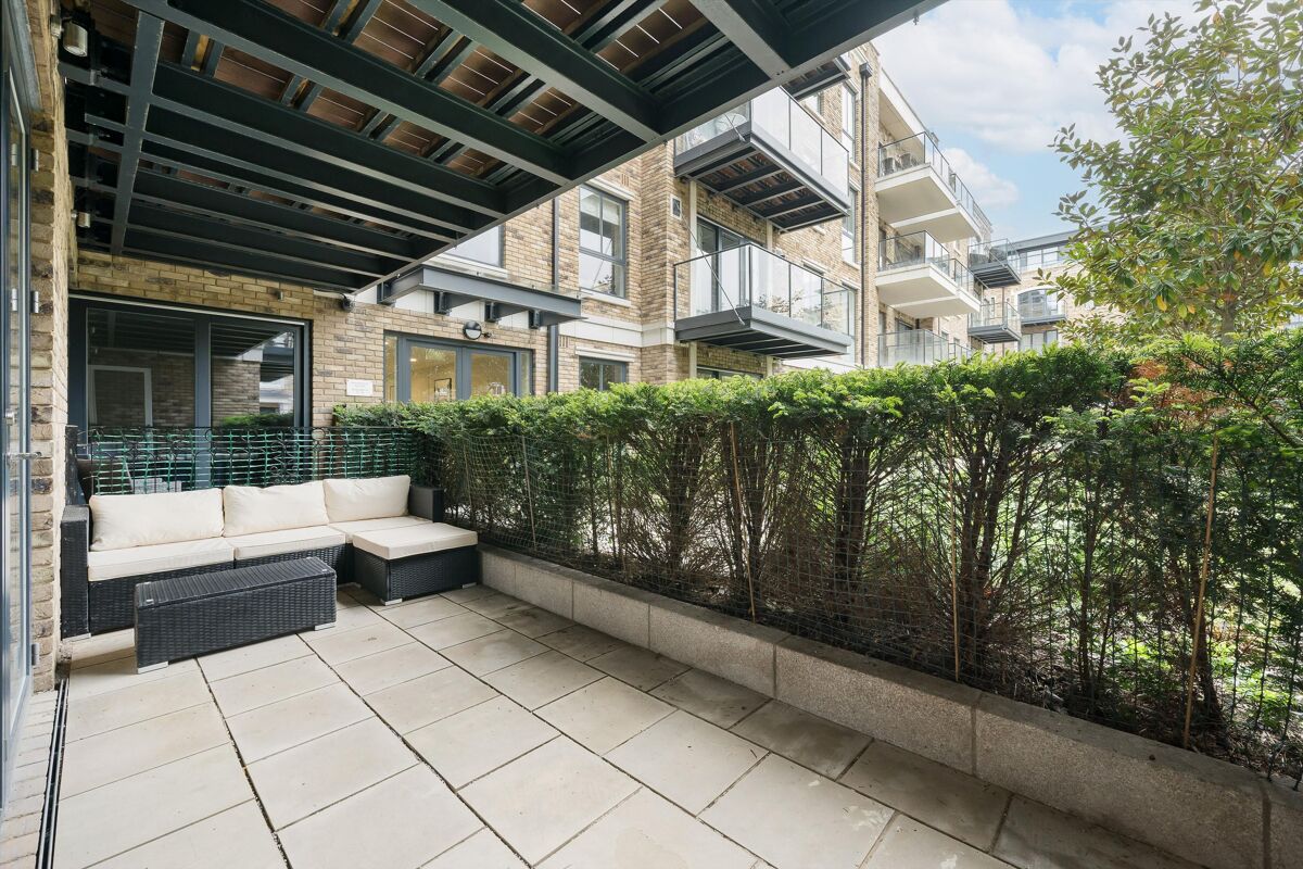 flat to rent in Renaissance Square Apartments, Palladian Gardens ...