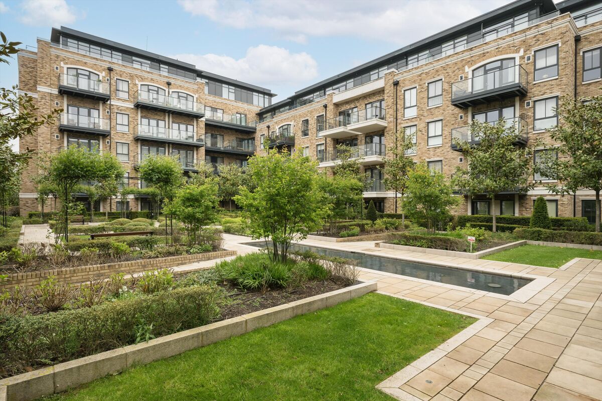 flat to rent in Renaissance Square Apartments, Palladian Gardens ...