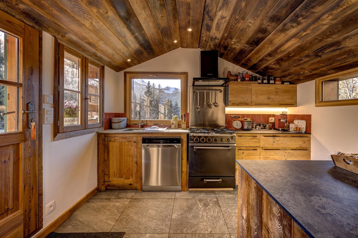 chalet for sale in Les Houches, Haute-Savoie, Rhône-Alpes - rsi012419767 | Knight Frank