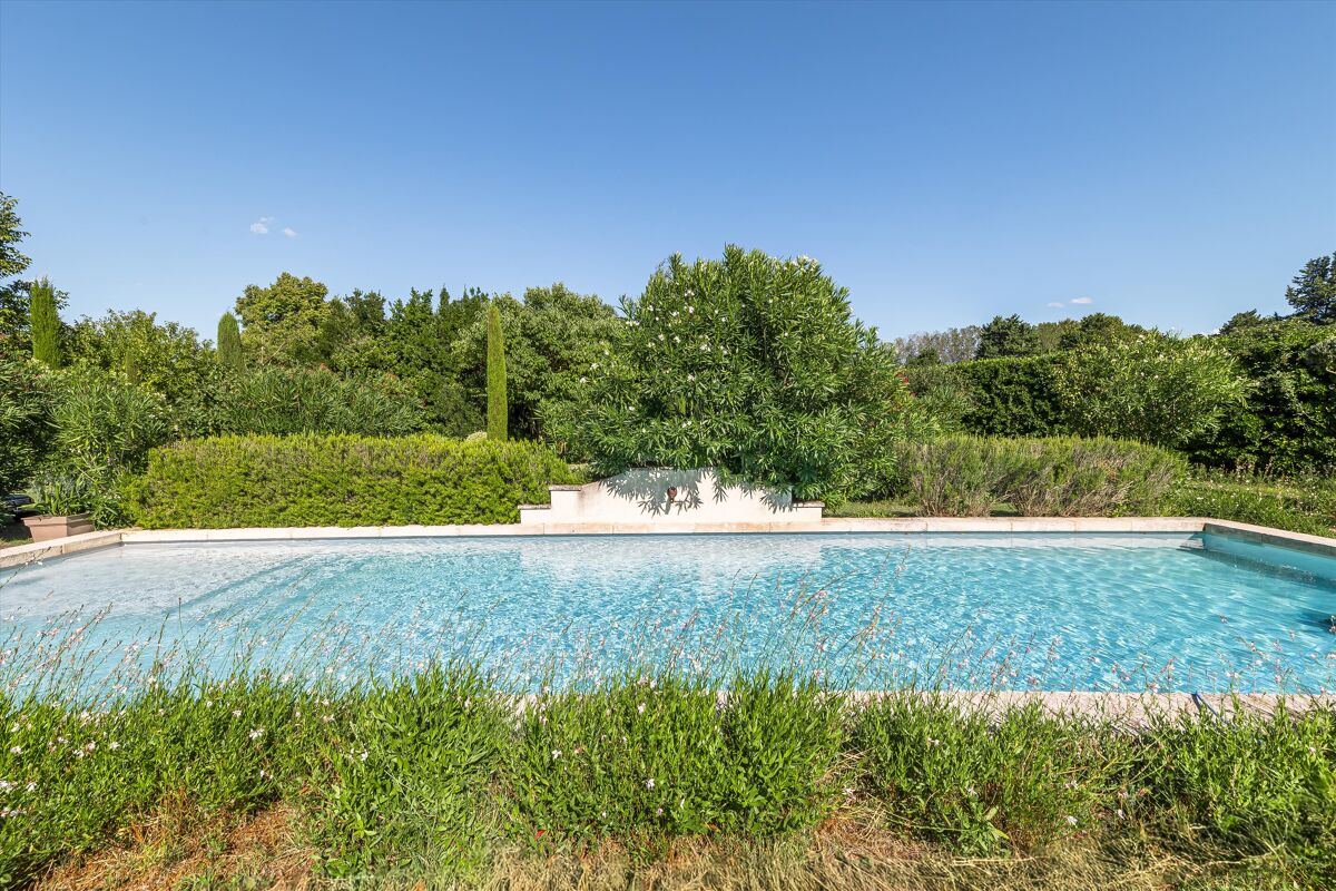 farmhouse for sale in Le Thor, Vaucluse, Provence-Alpes-Côte d'Azur ...
