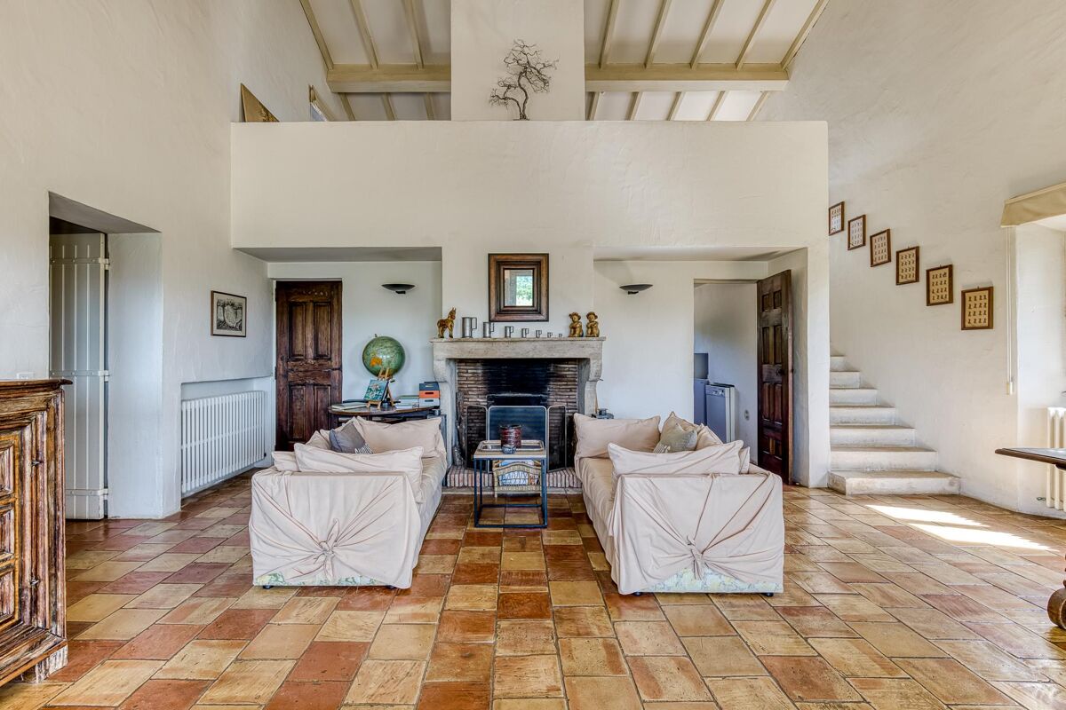 house for sale in Gordes, Vaucluse, Provence-Alpes-Côte d'Azur ...