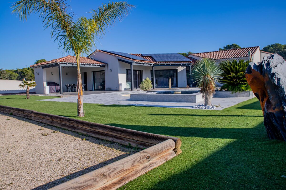 house for sale in Uchaux, Vaucluse, Provence-Alpes-Côte d'Azur ...