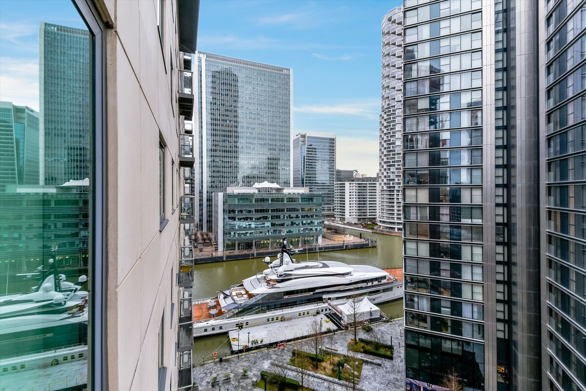 flat for sale in Discovery Dock East, South Quay Square, E14 ...