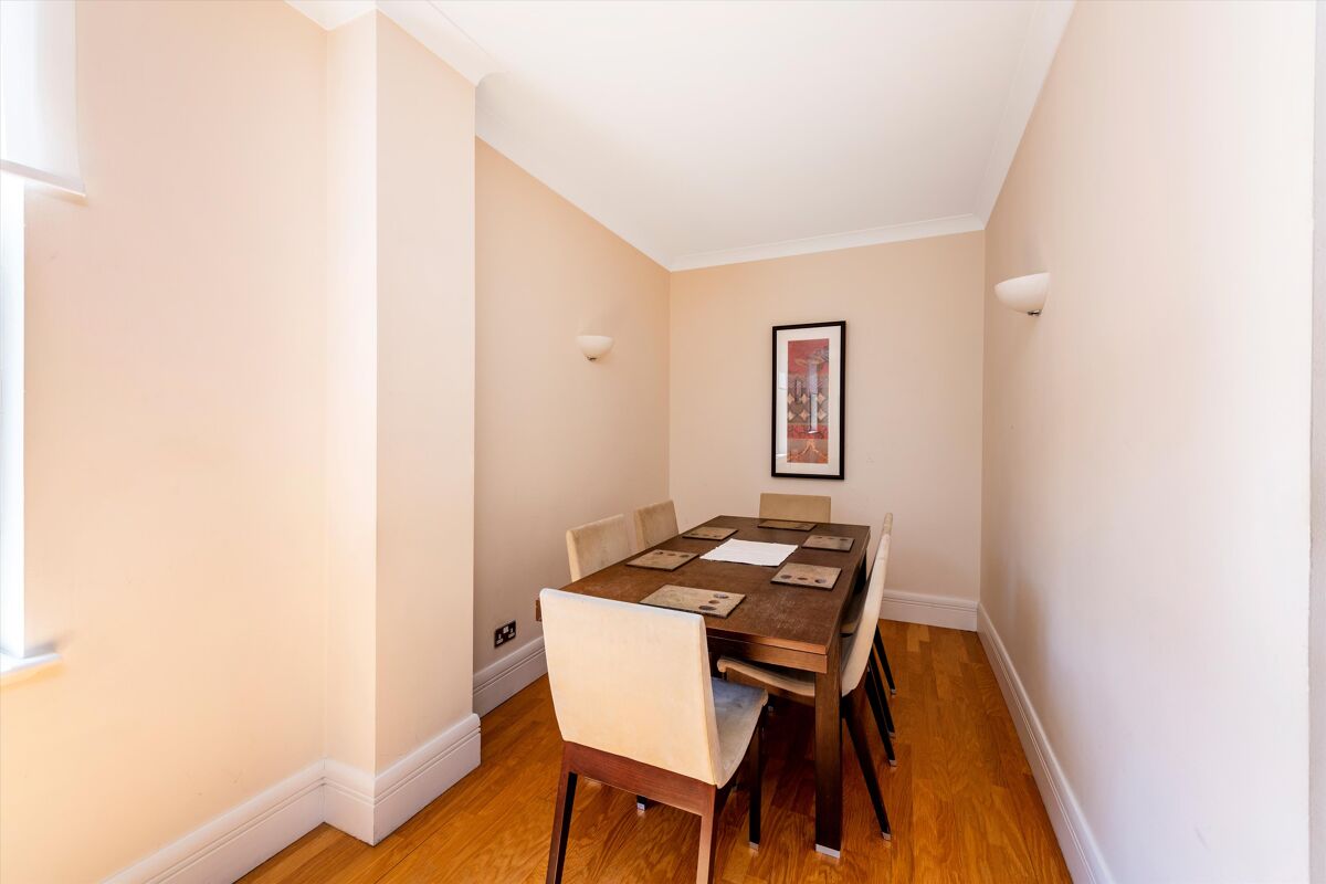 flat for sale in Forum Magnum Square, London, SE1 - sbk012277093 ...