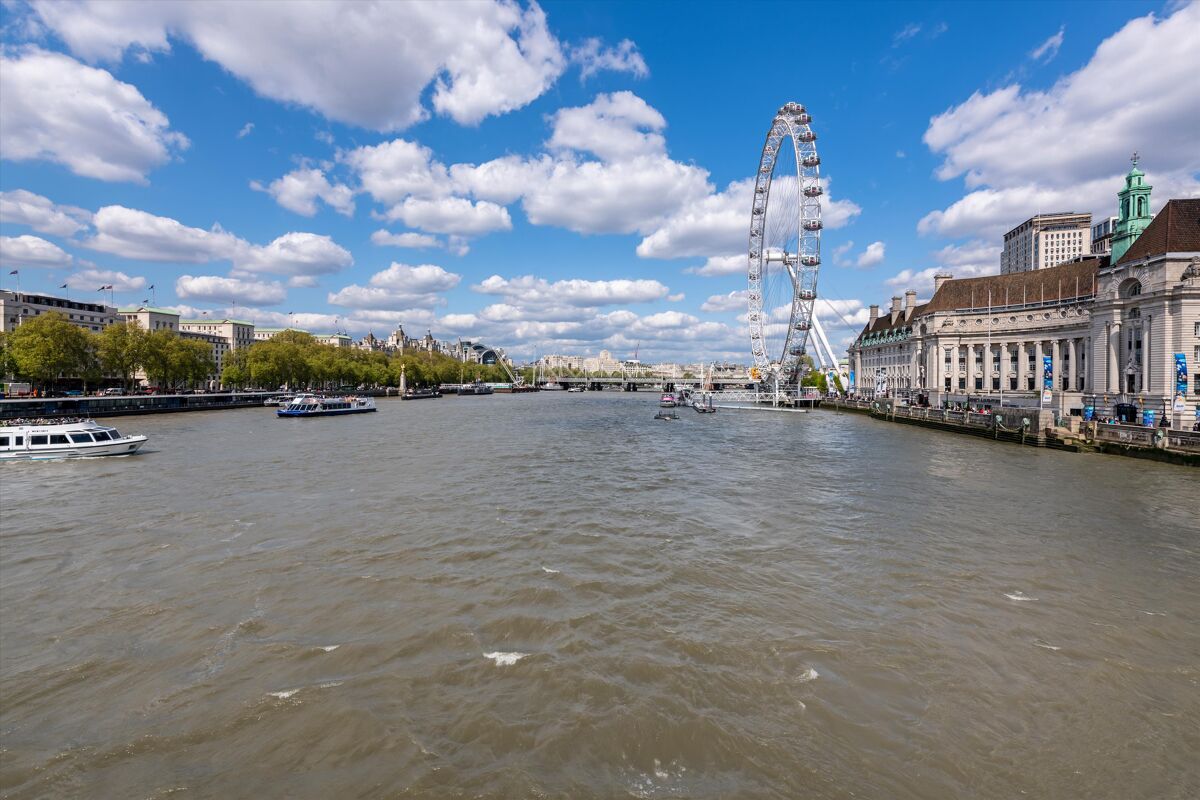 flat for sale in Forum Magnum Square, London, SE1 - sbk012277093 ...