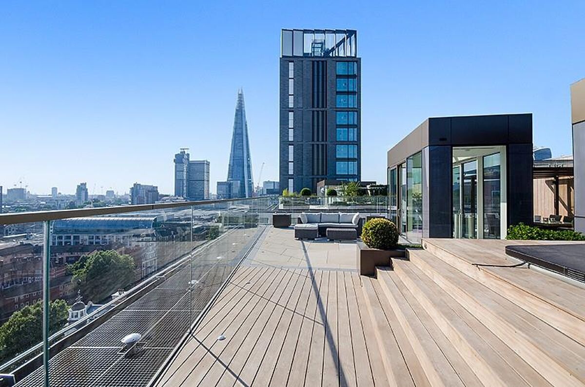 flat to rent in Tudor House, Duchess Walk, Tower Bridge, London ...