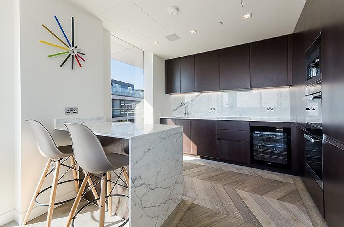 flat to rent in Tudor House, Duchess Walk, Tower Bridge, London ...