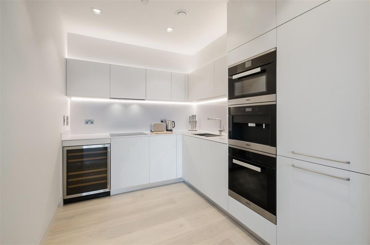 flat to rent in Tudor House, Duchess Walk, One Tower Bridge, Tower ...