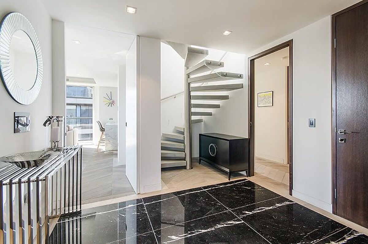 flat to rent in Tudor House, Duchess Walk, Tower Bridge, London, SE1 ...