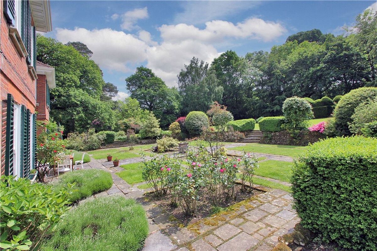 flat for sale in Chart Lodge, Seal Chart, Sevenoaks, Kent, TN15 ...