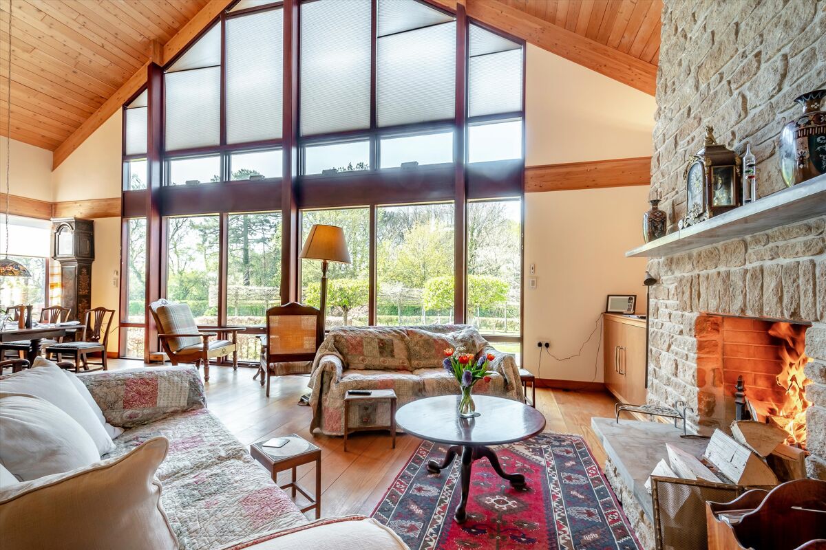 Maypole House is an American design family house set in 1.75 acres of ...