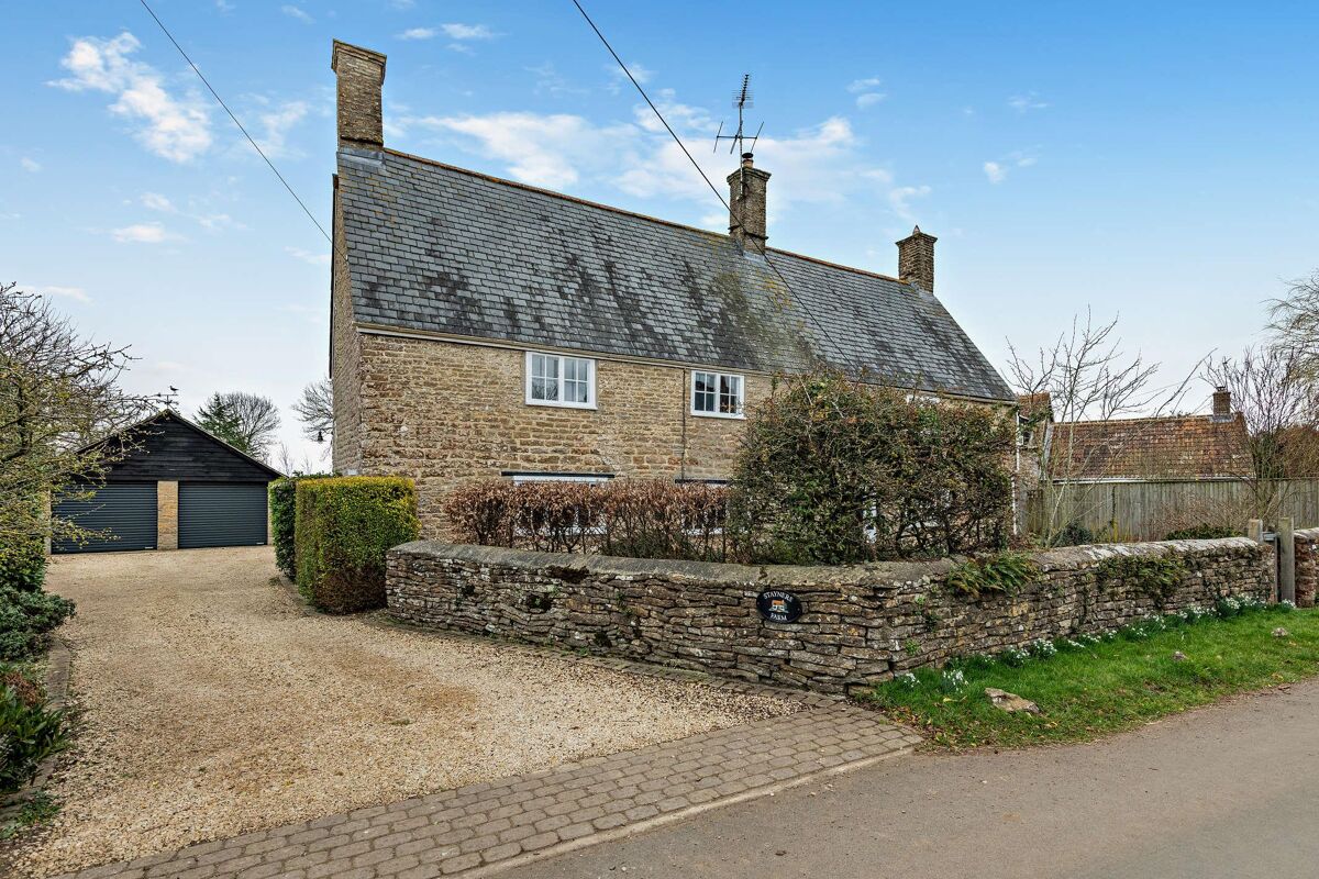 Stayners Farm is a charming and sympathetically renovated 17th century ...
