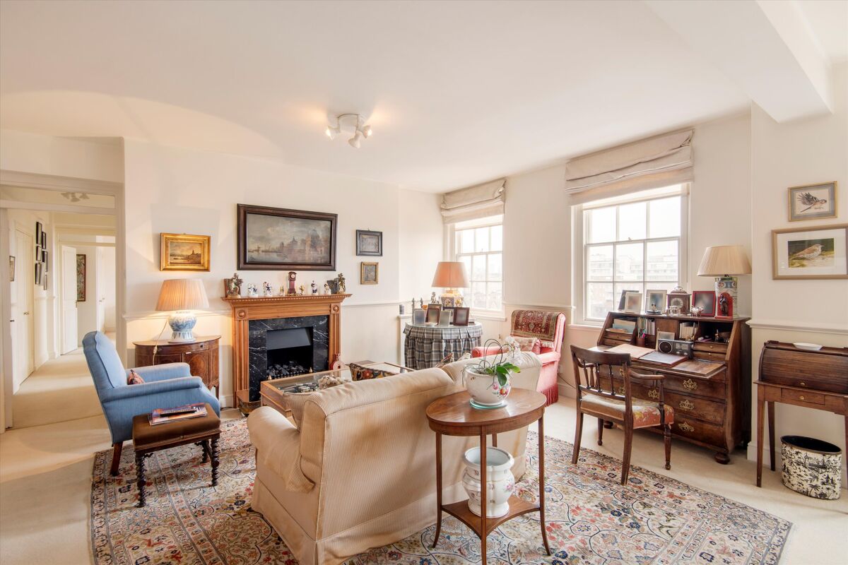 flat for sale in Cranmer Court, Whiteheads Grove, Chelsea, London, SW3 ...