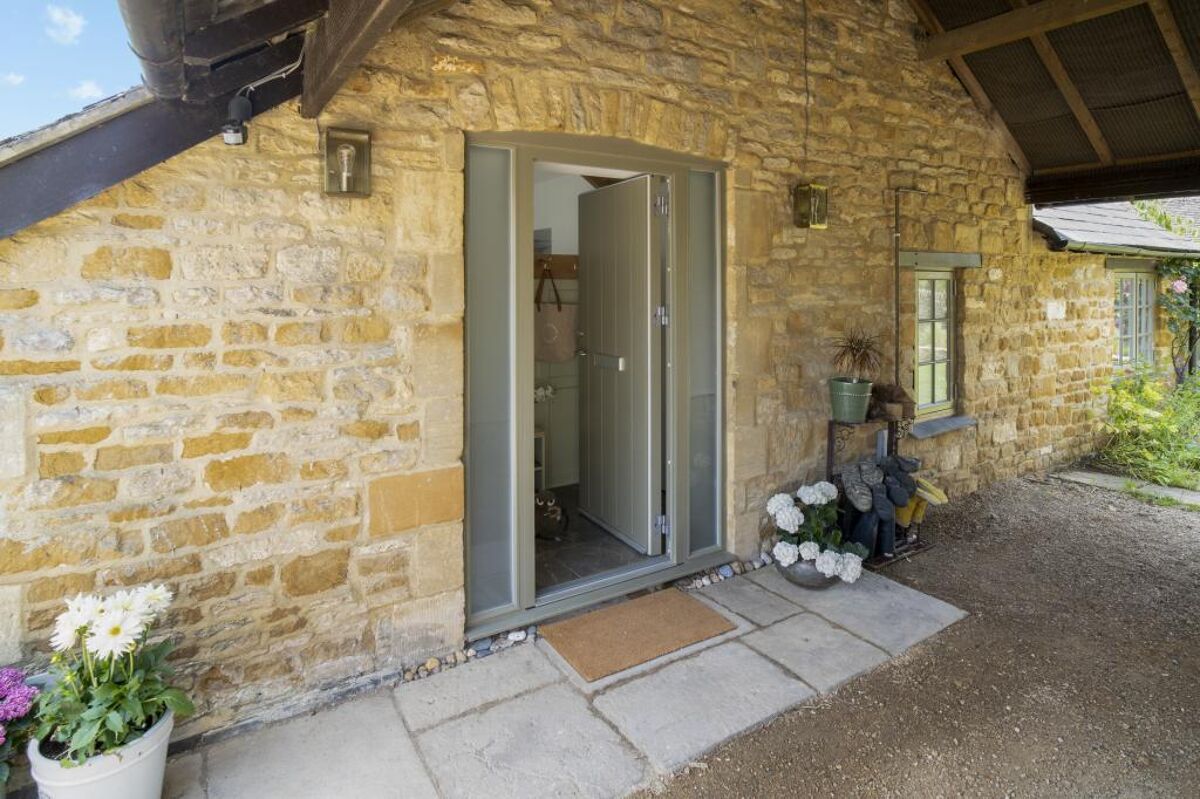 house for sale in The Moat, Kingham, Chipping Norton, Oxfordshire, OX7 ...
