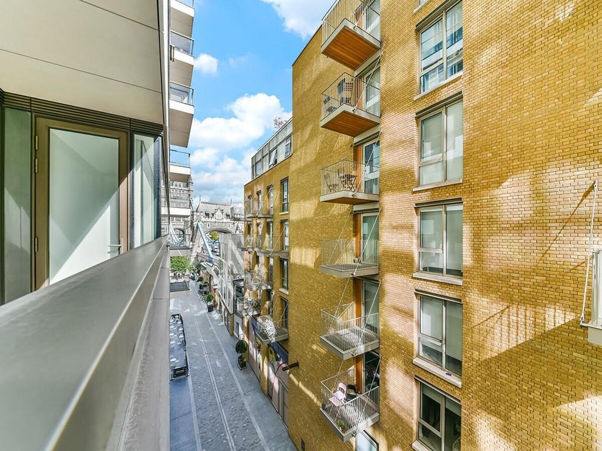 flat to rent in Tudor House, Duchess Walk, Tower Bridge, London, SE1 ...