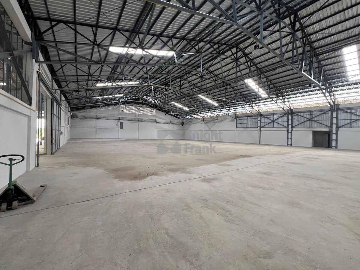 Factory to rent in Khan Na Yao District on main Seri Thai Road and ...