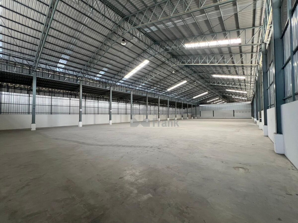 Factory to rent in Khan Na Yao District on main Seri Thai Road and ...