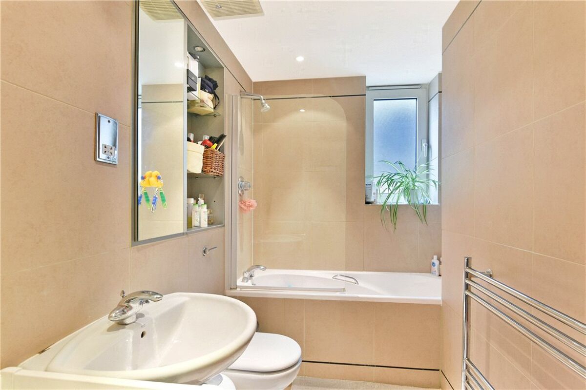 flat for sale in Benbow House, 24 New Globe Walk, London, SE1 ...