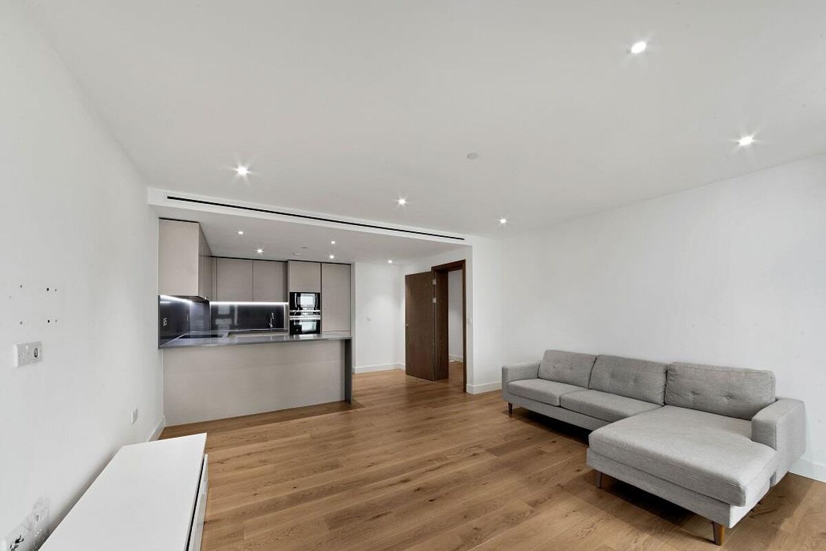 flat to rent in Admiralty House, Vaughan Way, London, E1W ...