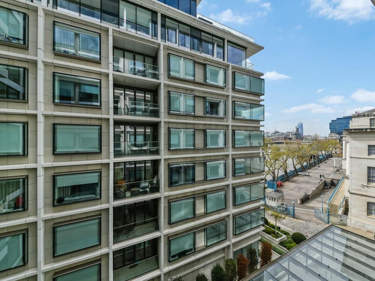 flat to rent in Sugar Quay, Landmark Place, Water Lane, City, London ...