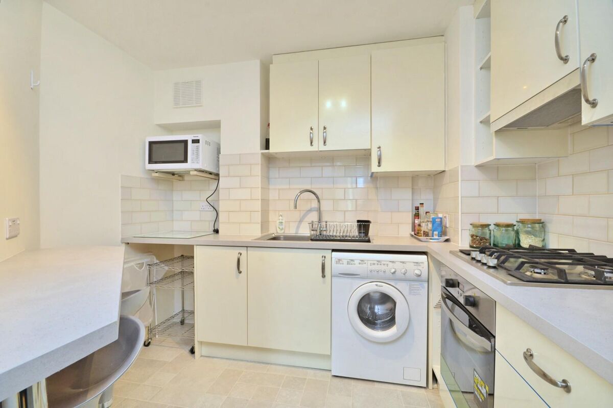 flat to rent in Leeward Court, Asher Way, Wapping, E1W. - waq012505613 ...