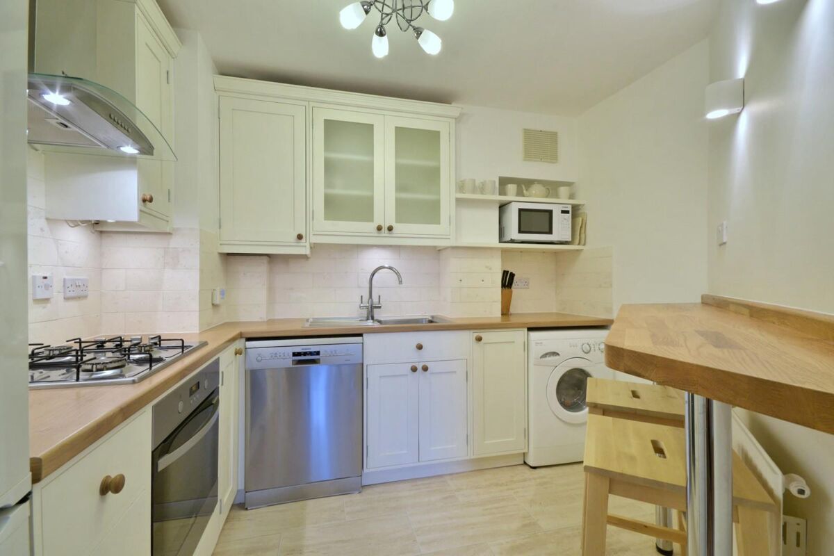 flat to rent in Leeward Court, Asher Way, London, E1W - waq012547134 ...