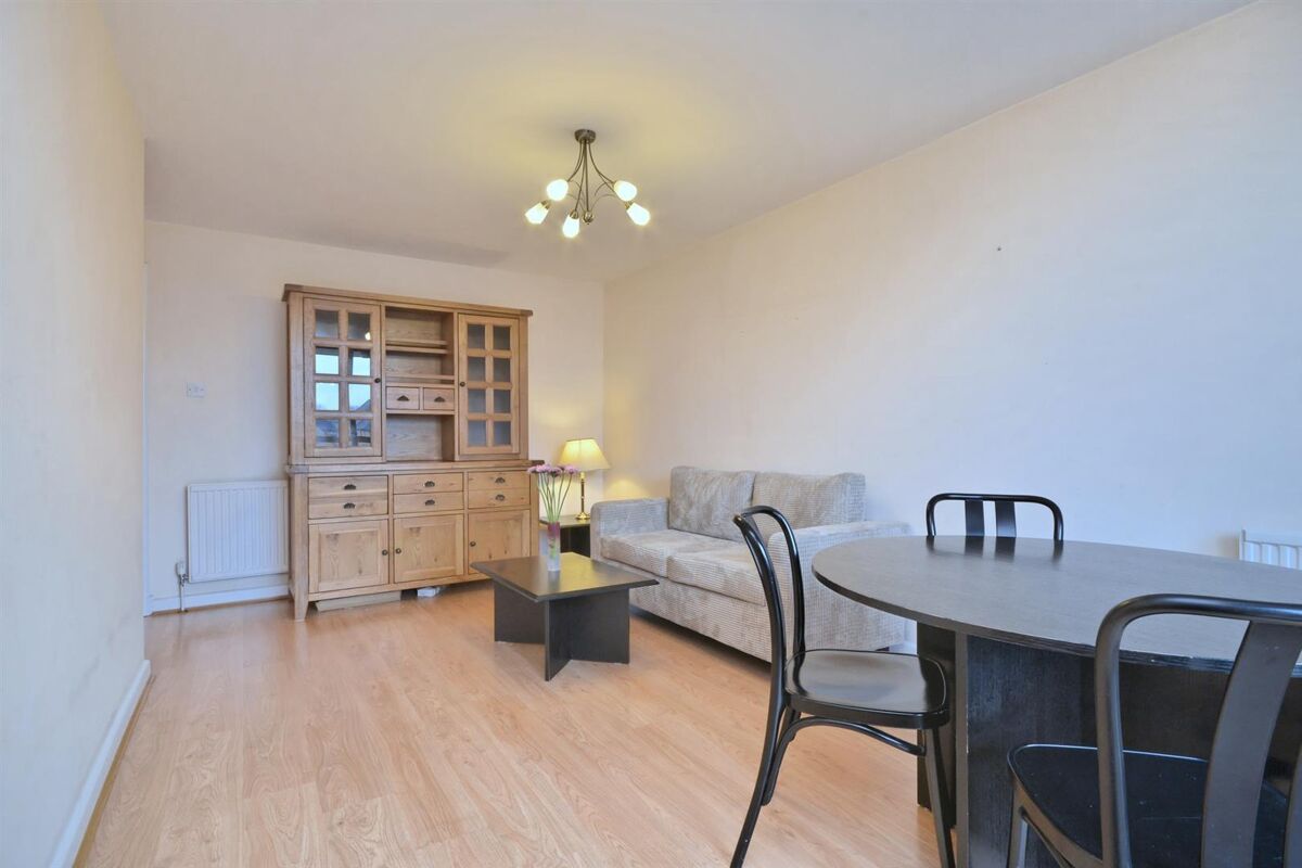 flat to rent in Leeward Court, Asher Way, London, E1W - waq012547134 ...