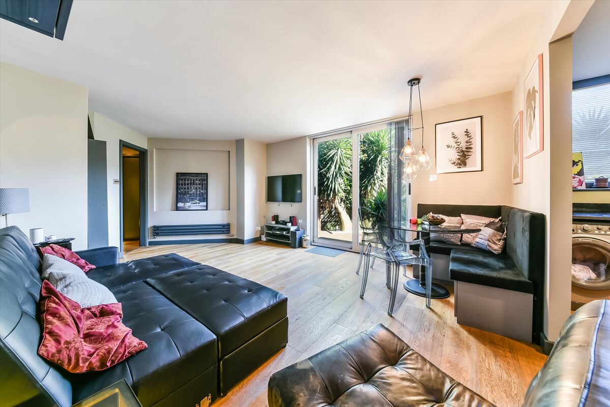 flat to rent in China Court, Asher Way, Wapping, London, E1W ...