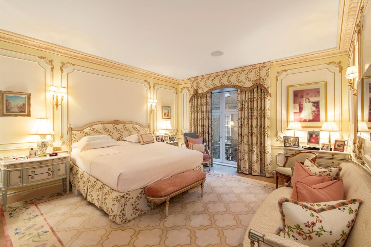 residential building for sale in Cleveland Row, St James's, SW1A ...