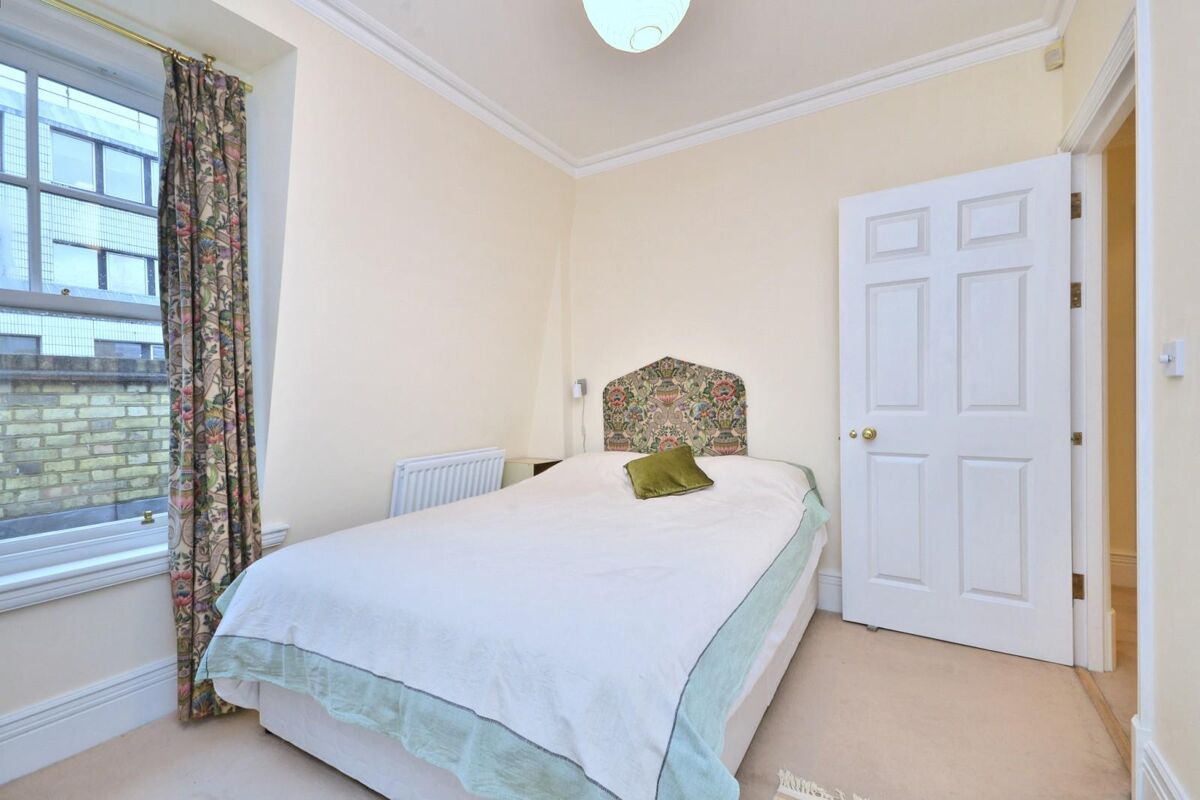 flat for sale in Crusader House, 14 Pall Mall, St James's, London, SW1Y ...